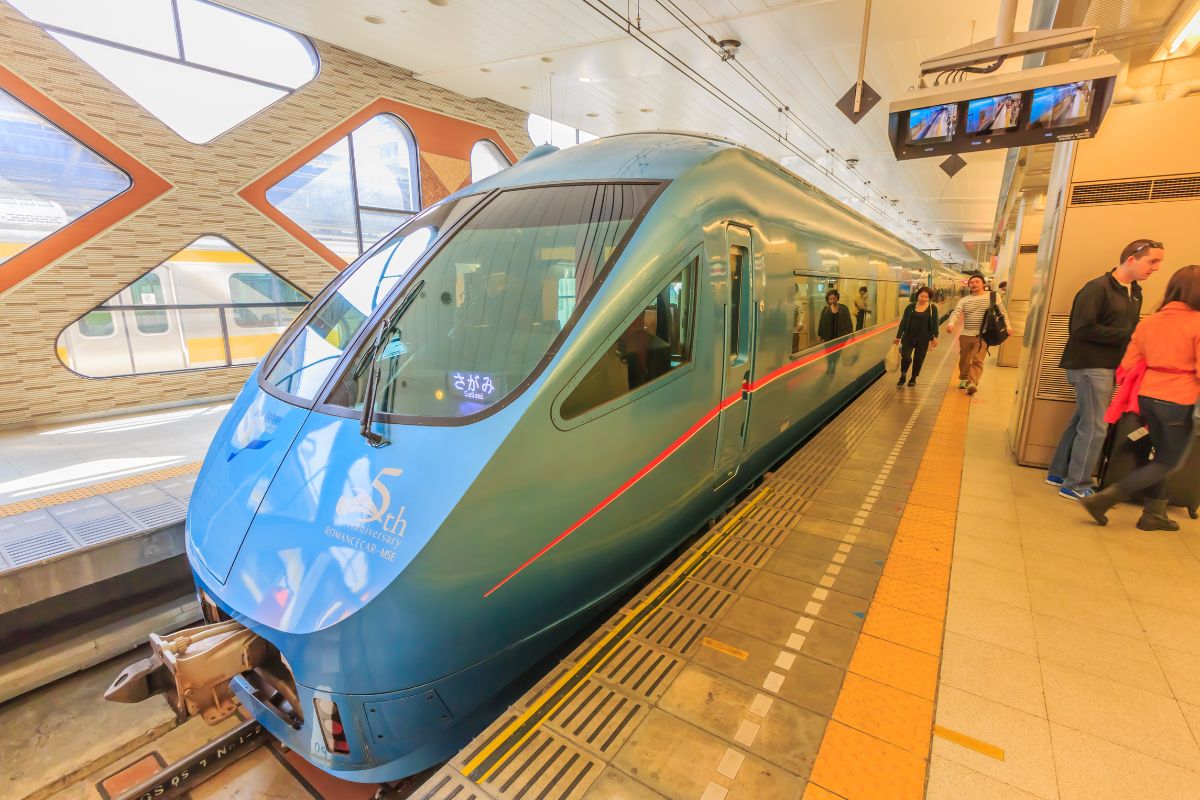 Reviewing the Odakyu Romancecar: Ride in Panoramic Comfort