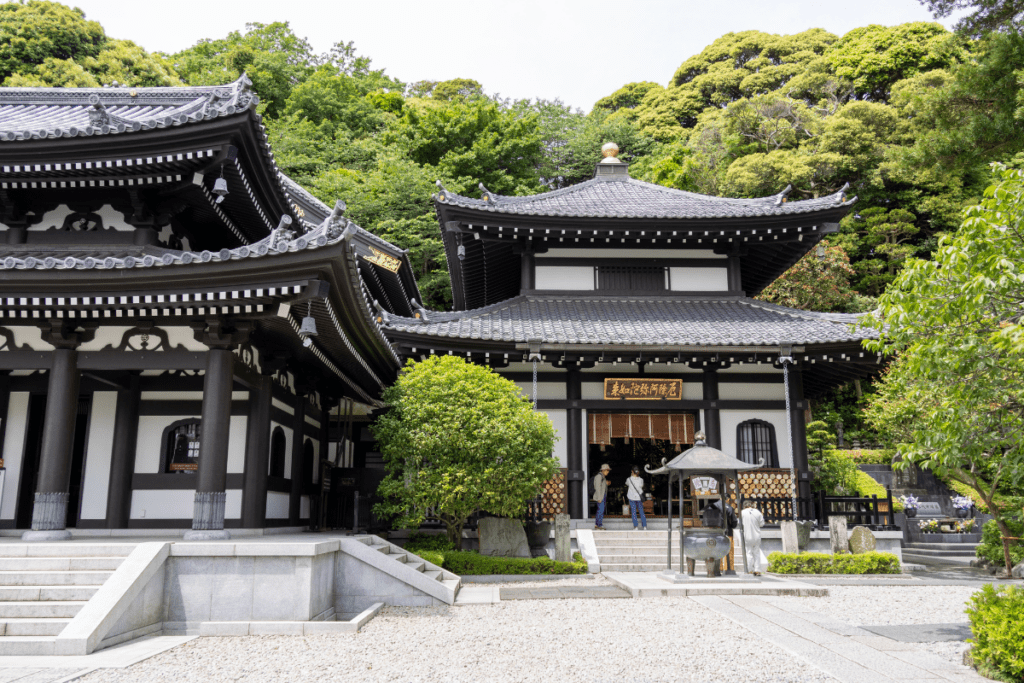 Enoshima Electric Railway: Iconic Stops & Scenic Coastal Views