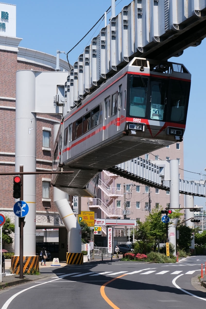 Shonan Monorail - The Upside-Down Rollercoaster Kamukura Train