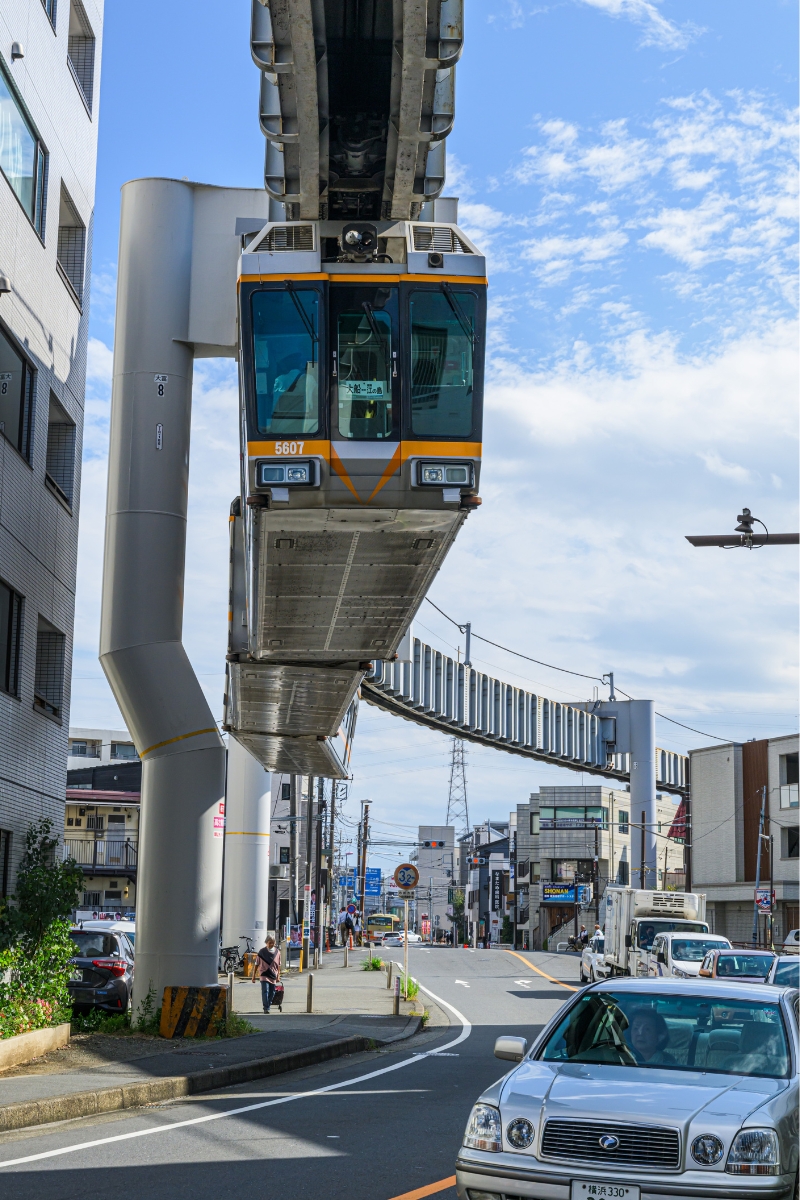 Shonan Monorail - The Upside-Down Rollercoaster Kamukura Train
